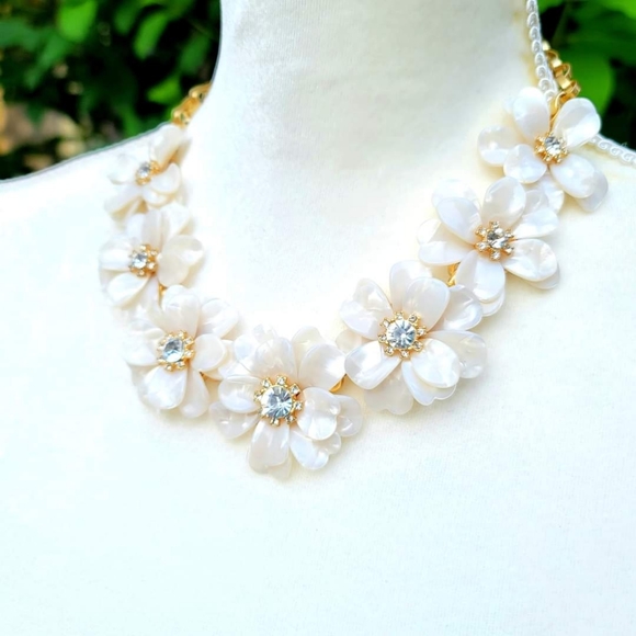 J. Crew | Jewelry | J Crew Full Bloom Necklace White Flower Floral ...
